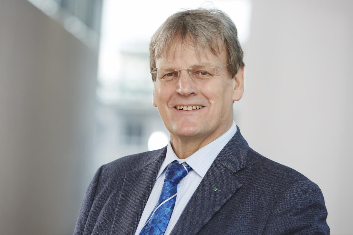 Vortrag: Die Ernte der Solarenergie als ein Schlüsselpfeiler der Energiewende - Prof. Dr. Eicke ...